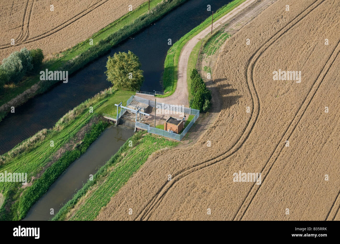 Land drainage pumping station river hi-res stock photography and images ...
