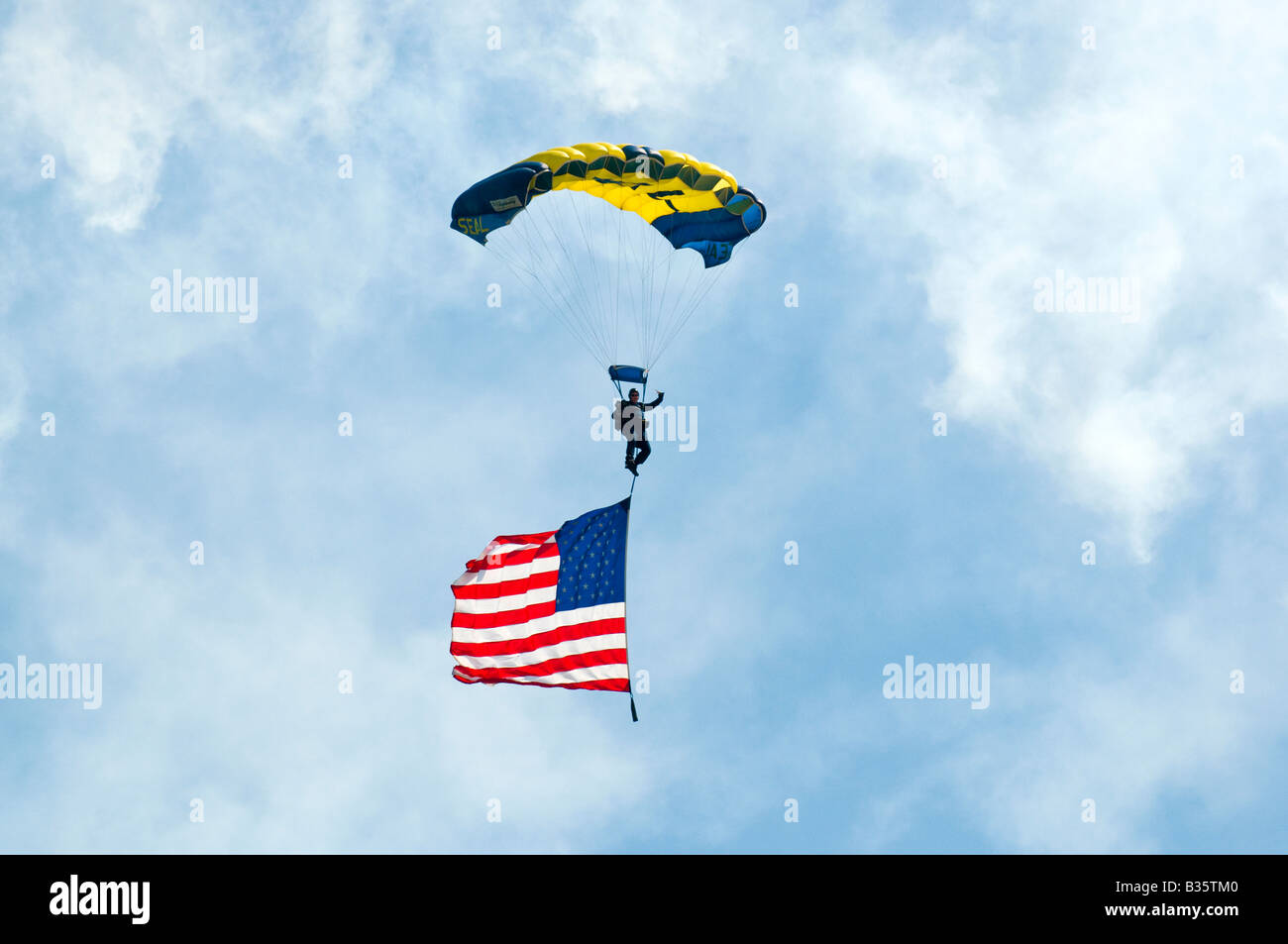 Skydiver, Parachute, & American Flag Stock Photo - Alamy