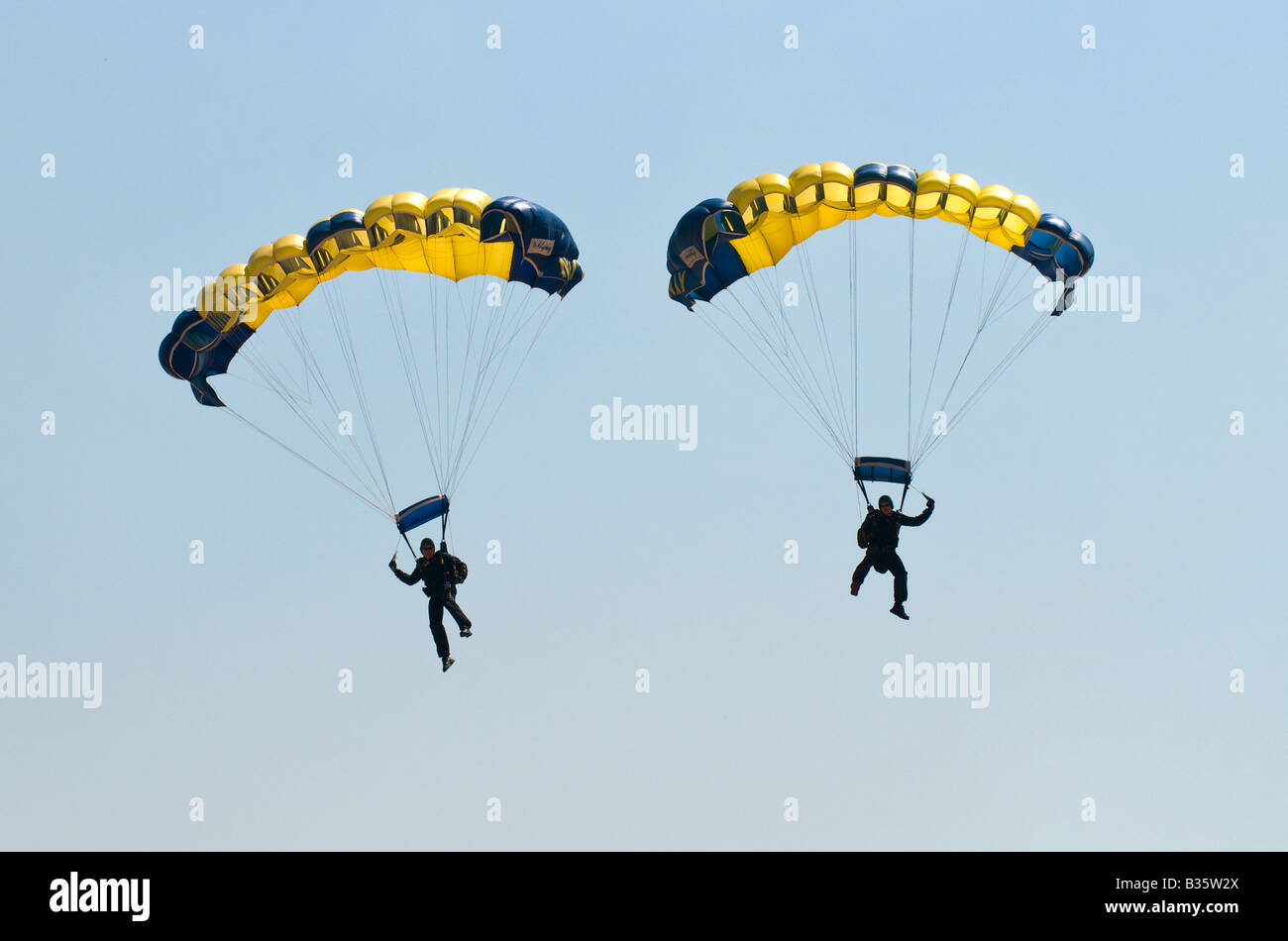 Skydivers & Parachutes Stock Photo - Alamy