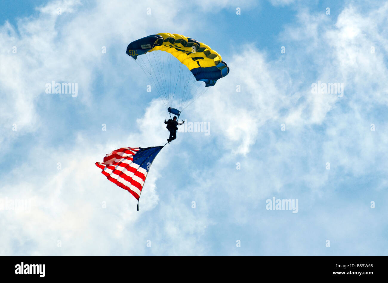 Parachute with flag hi-res stock photography and images - Alamy