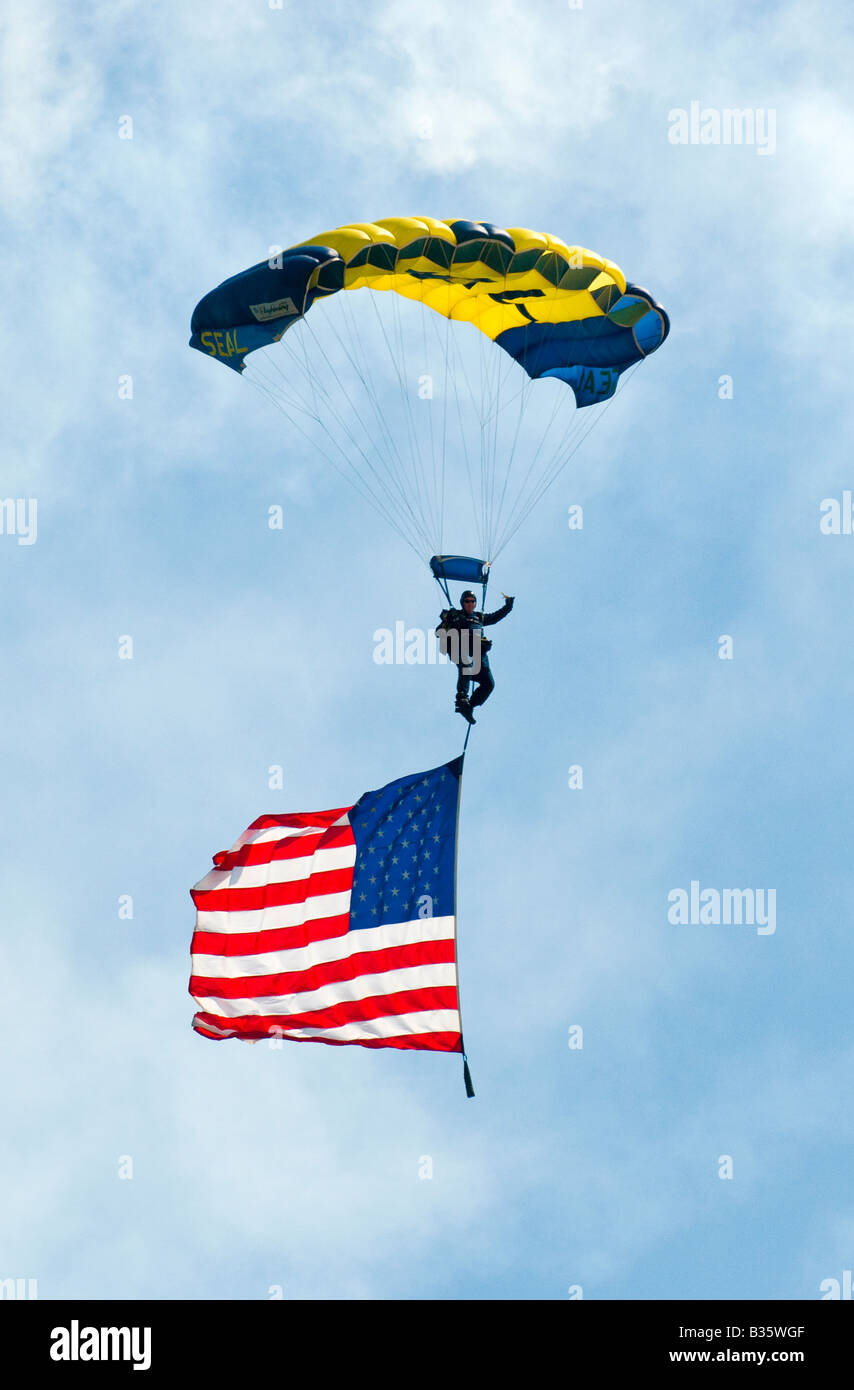 Skydiver parachute american flag hi-res stock photography and images ...
