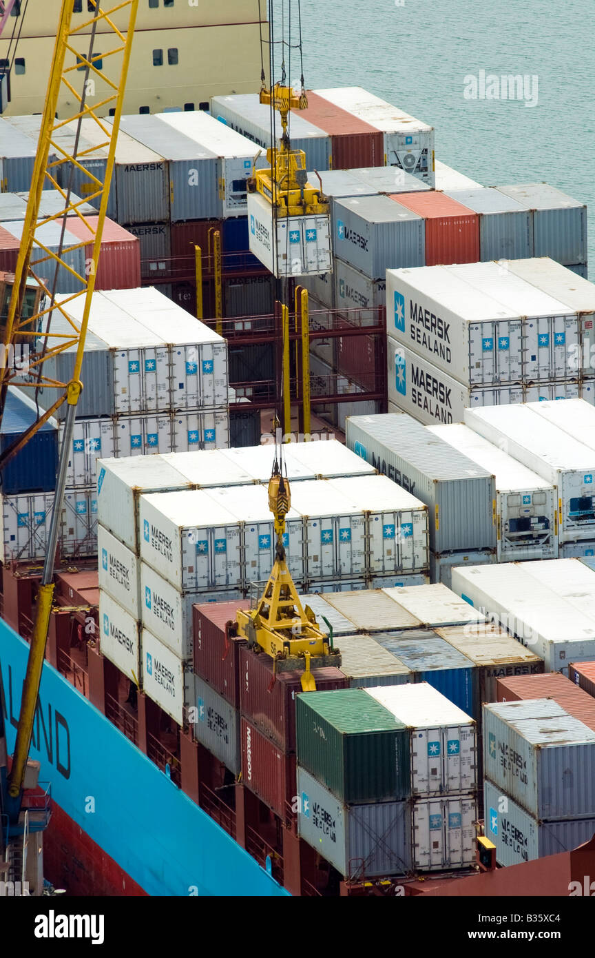 Shipping containers lifted off ship hi-res stock photography and images ...