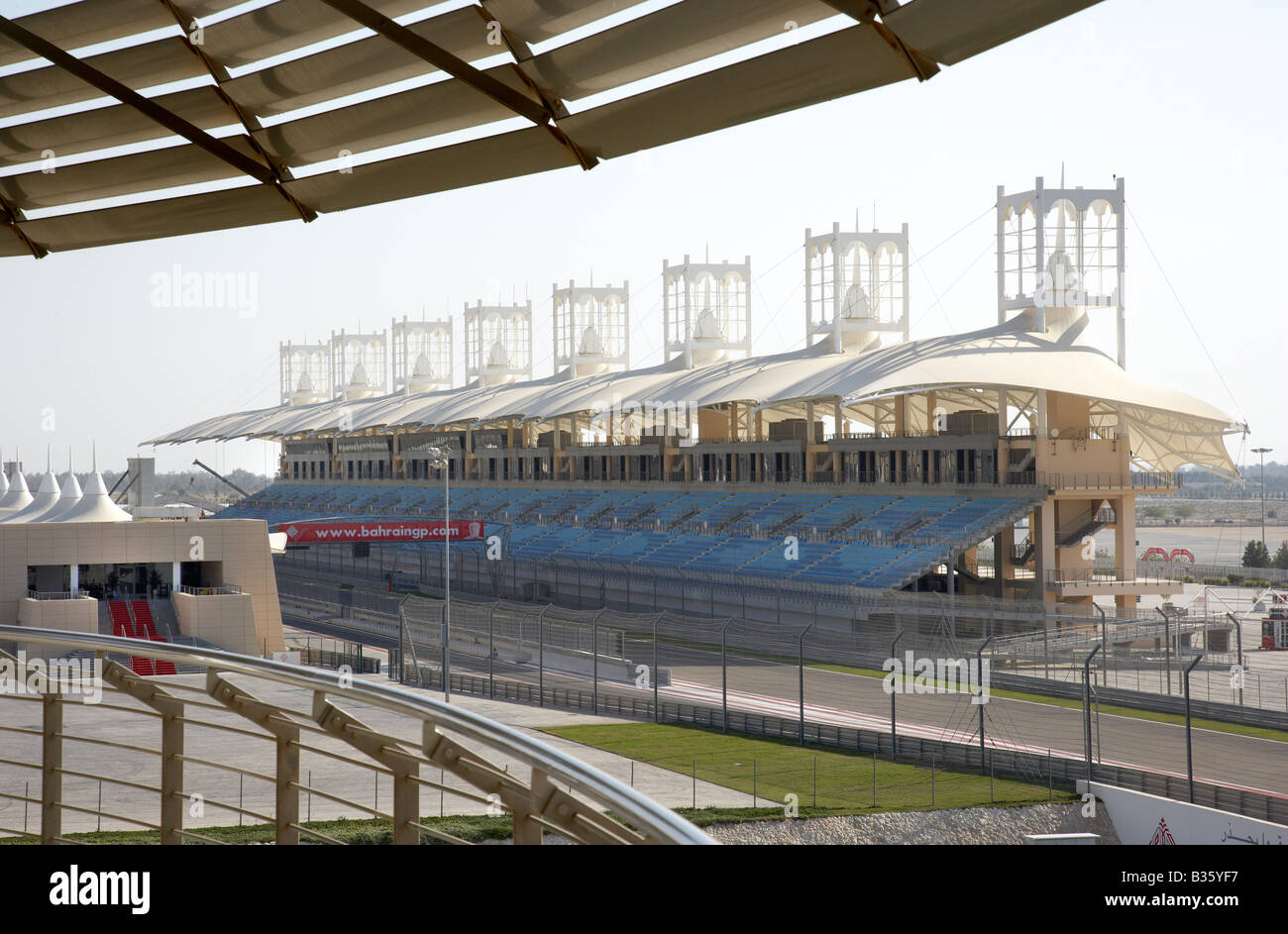 Formula one grandstand bahrain hi-res stock photography and images - Alamy