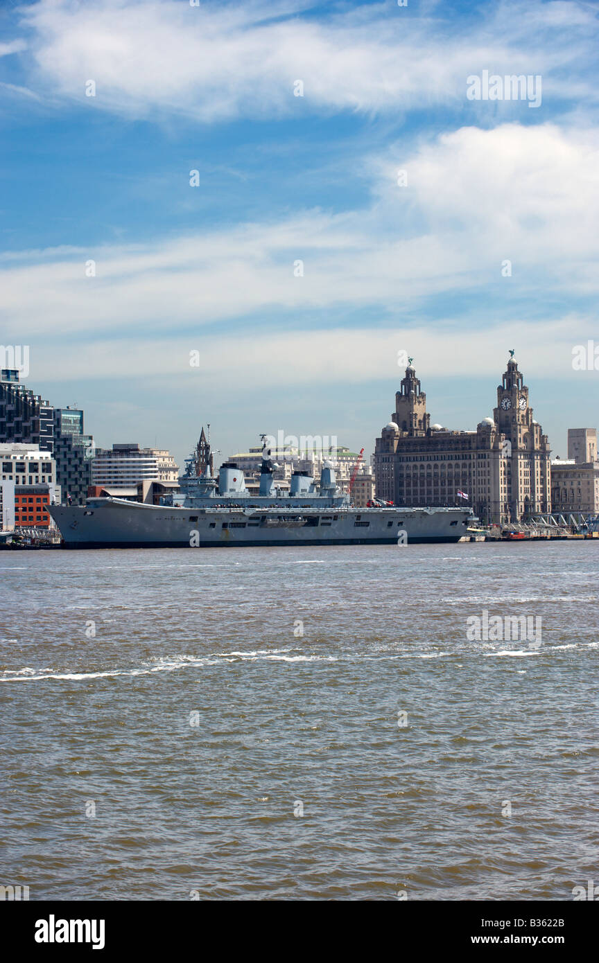 Buildings river mersey royal liver building hi-res stock photography ...