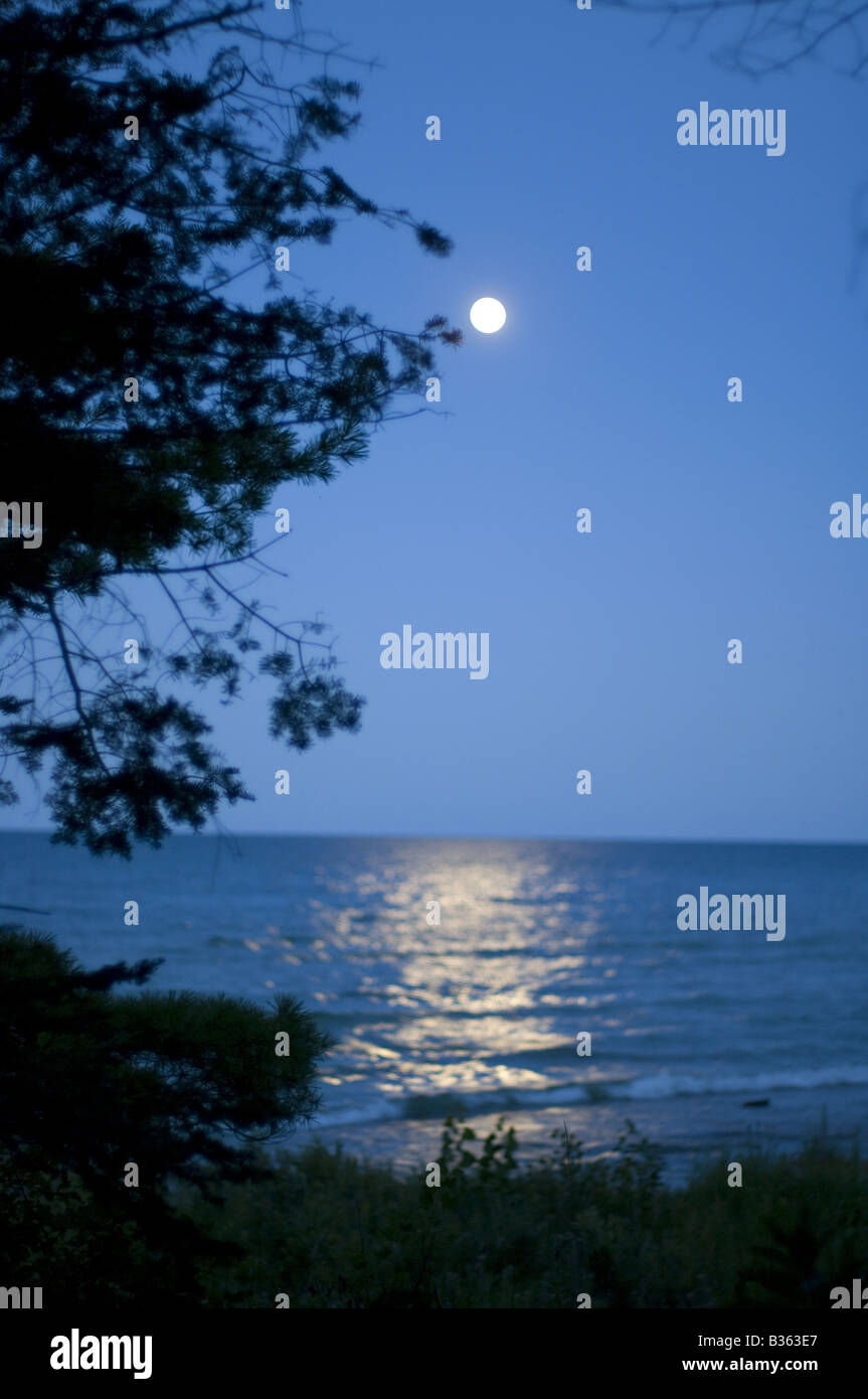 Moon over lake michigan hi-res stock photography and images - Alamy
