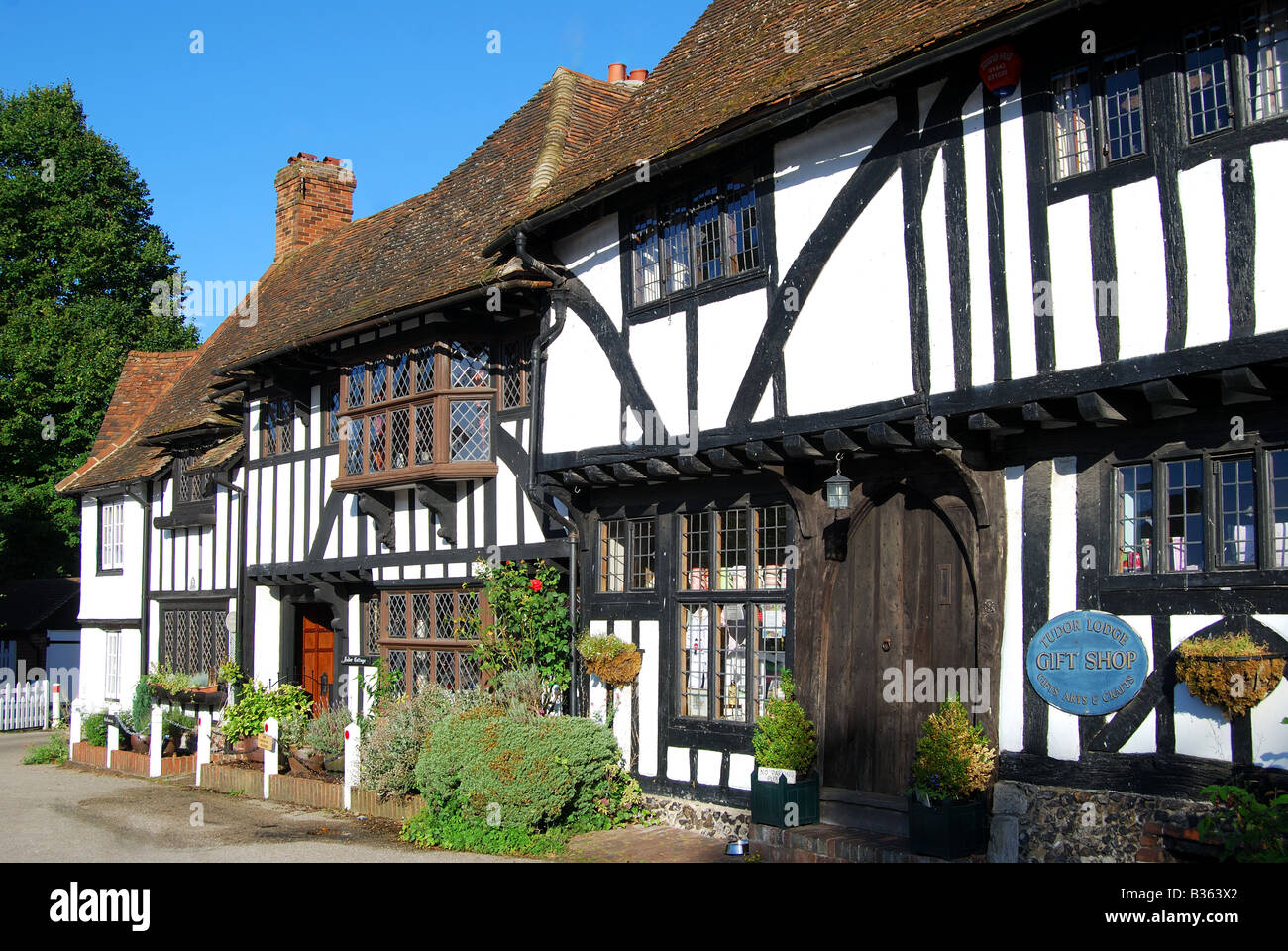 Tudor village kent hi-res stock photography and images - Alamy