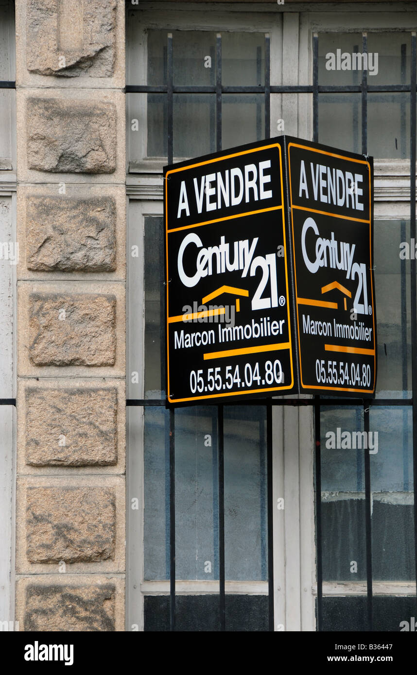 French house sale sign hi-res stock photography and images - Alamy