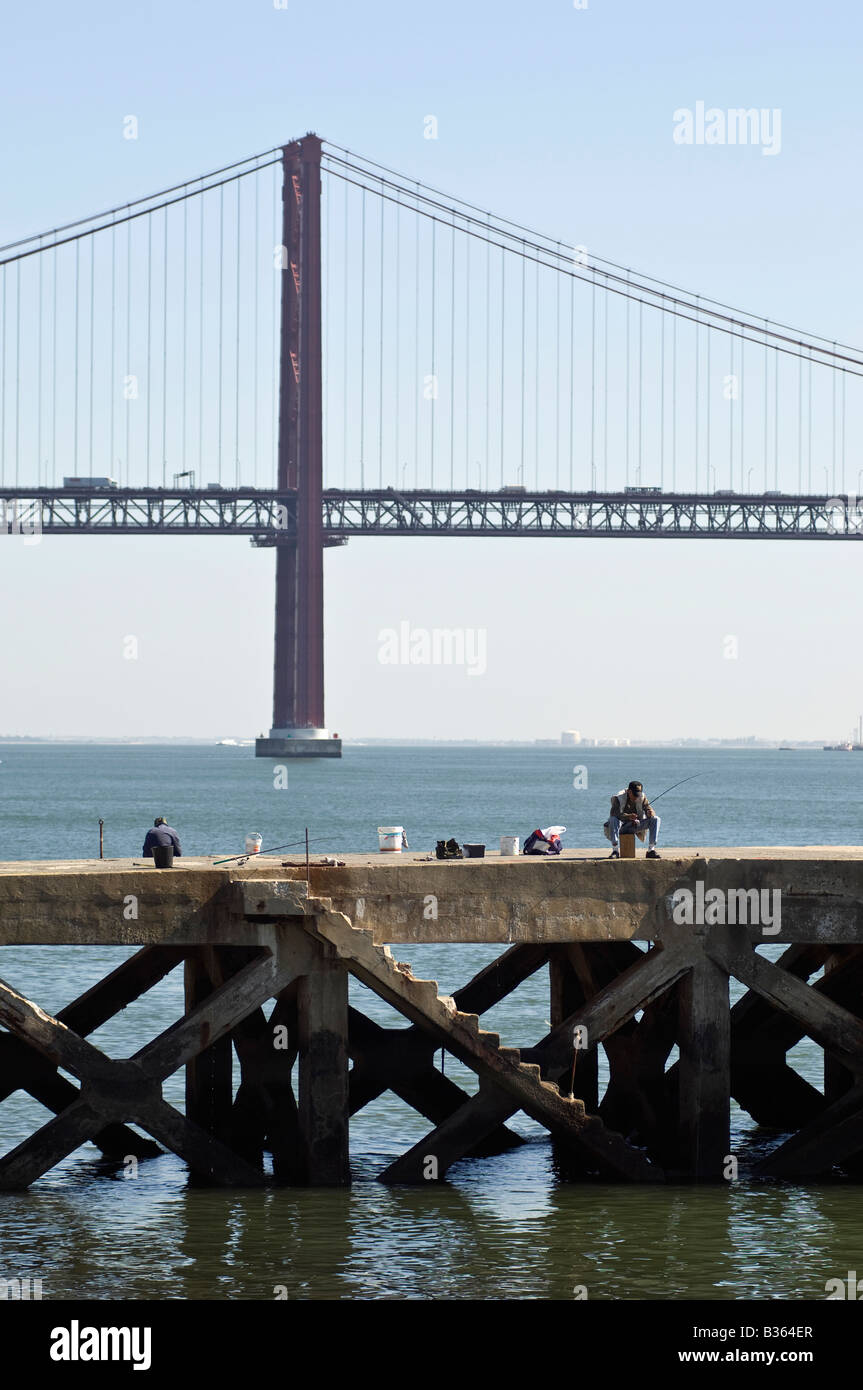 Pontoon bridge over river hi-res stock photography and images - Alamy