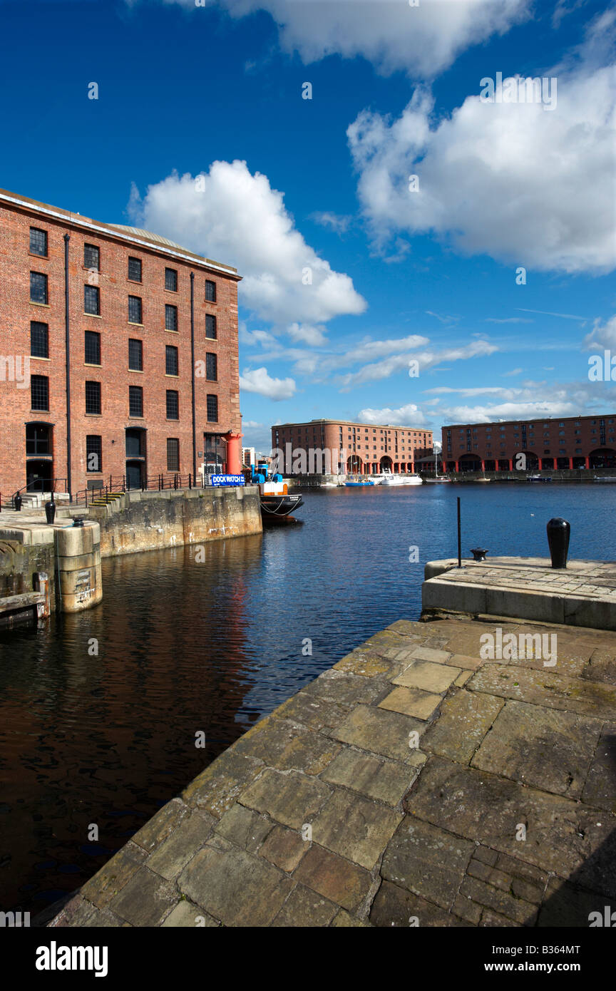 Royal albert dock pier hi-res stock photography and images - Alamy