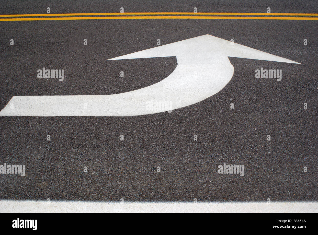 Curved arrow hi-res stock photography and images - Alamy