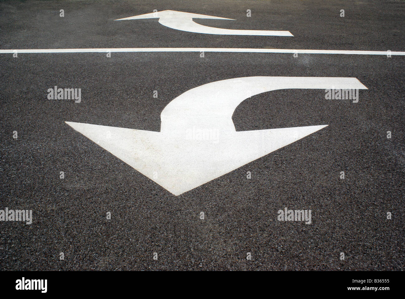 Arrows showing which way to go hi-res stock photography and images - Alamy