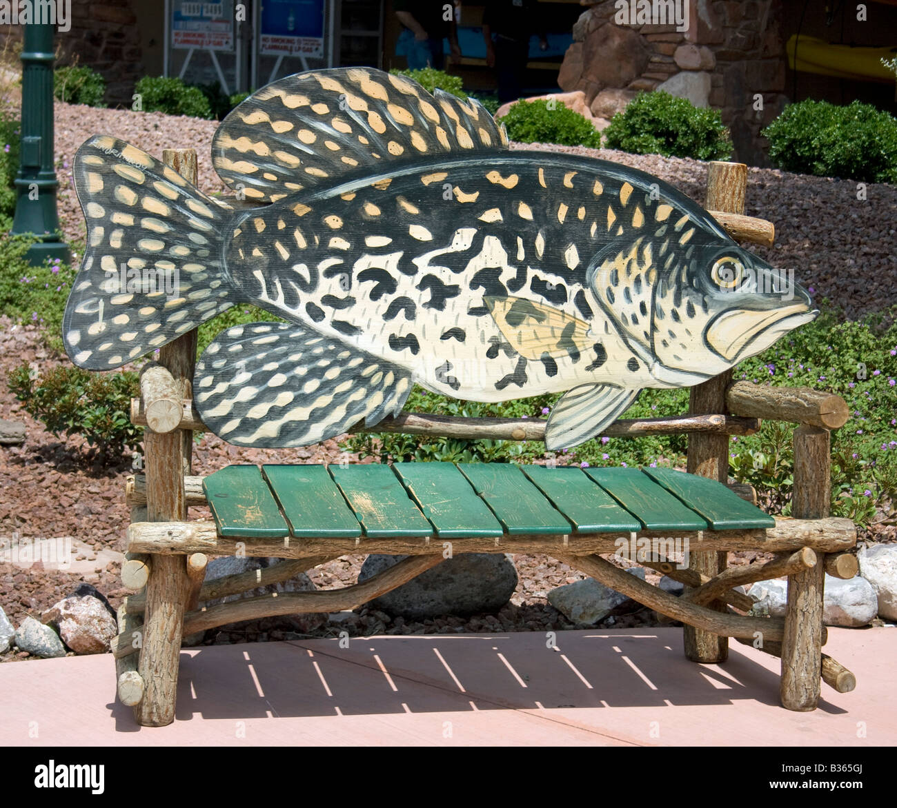 Bench with fish hi-res stock photography and images - Alamy