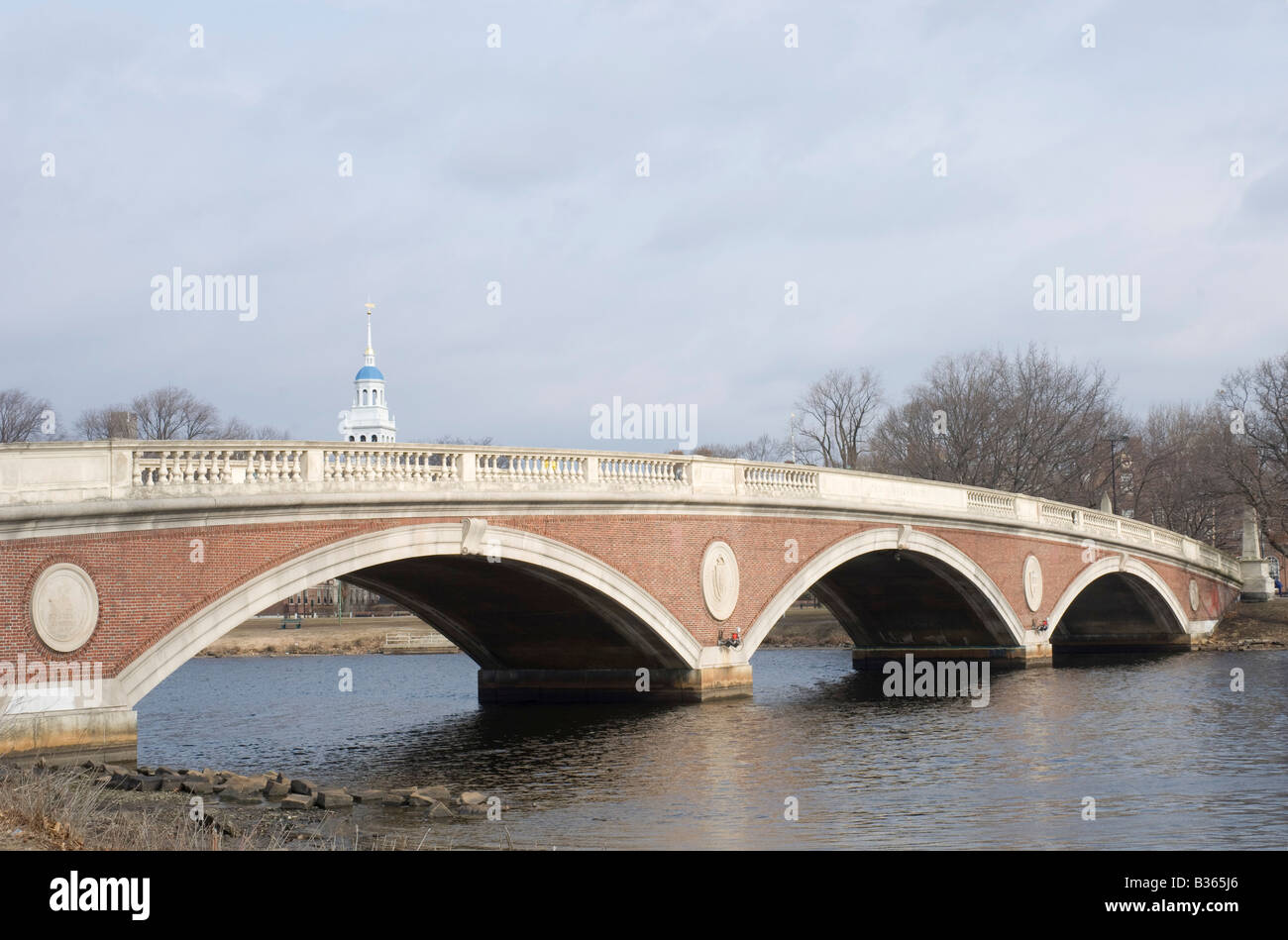 Weeks memorial footbridge hi-res stock photography and images - Alamy