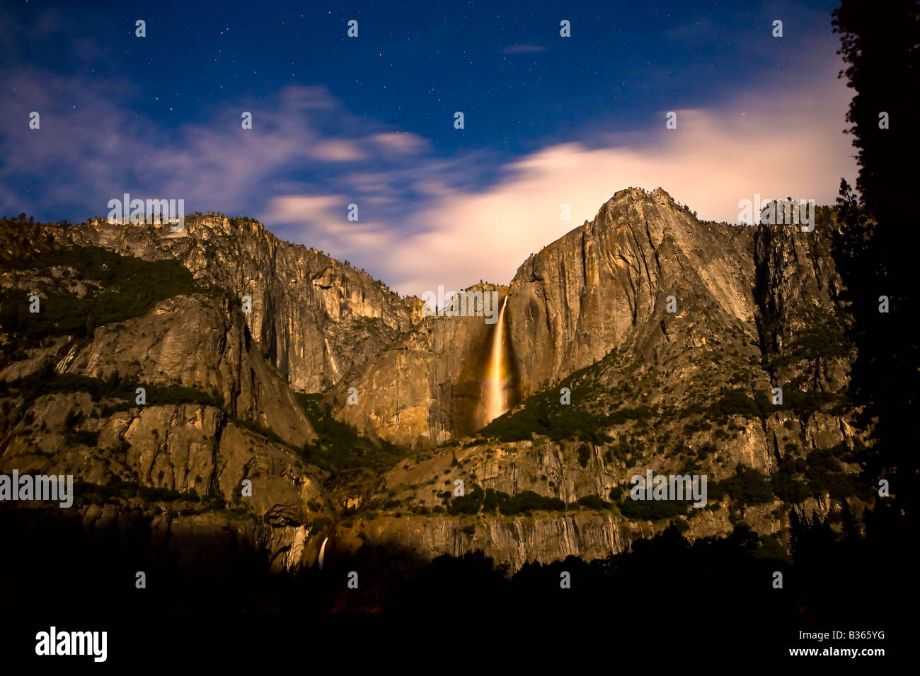 Yosemite national park full moon hi-res stock photography and images ...
