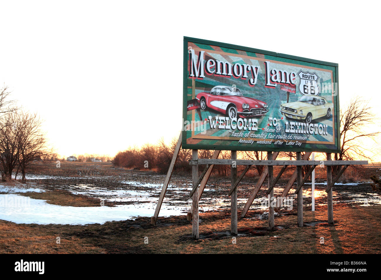 ROUTE 66 MEMORY LANE SIGN IN LEXINGTON ILLINOIS USA ROUTE 66 Stock ...