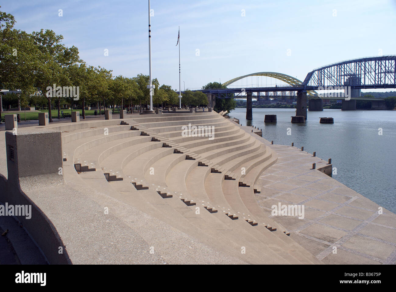 Riverfront steps seating waterfront hi-res stock photography and images ...