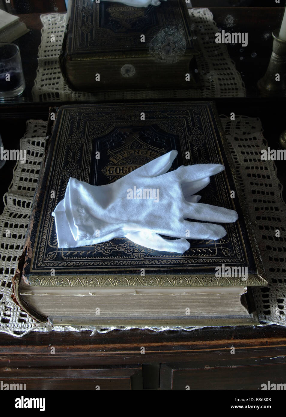 White gloves on a Welsh bible Stock Photo - Alamy