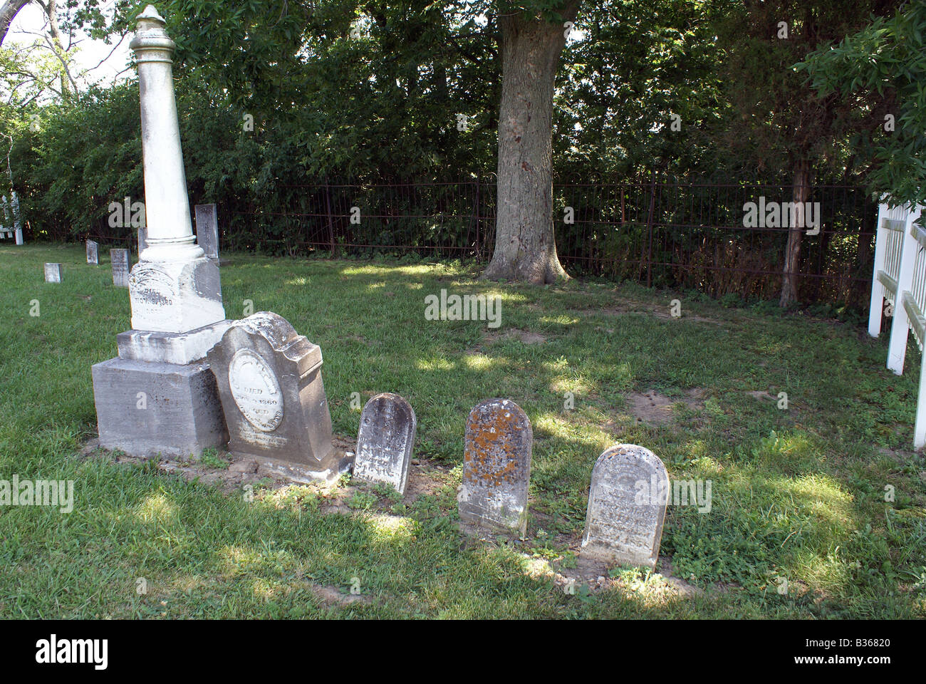 Very old headstones hi-res stock photography and images - Alamy