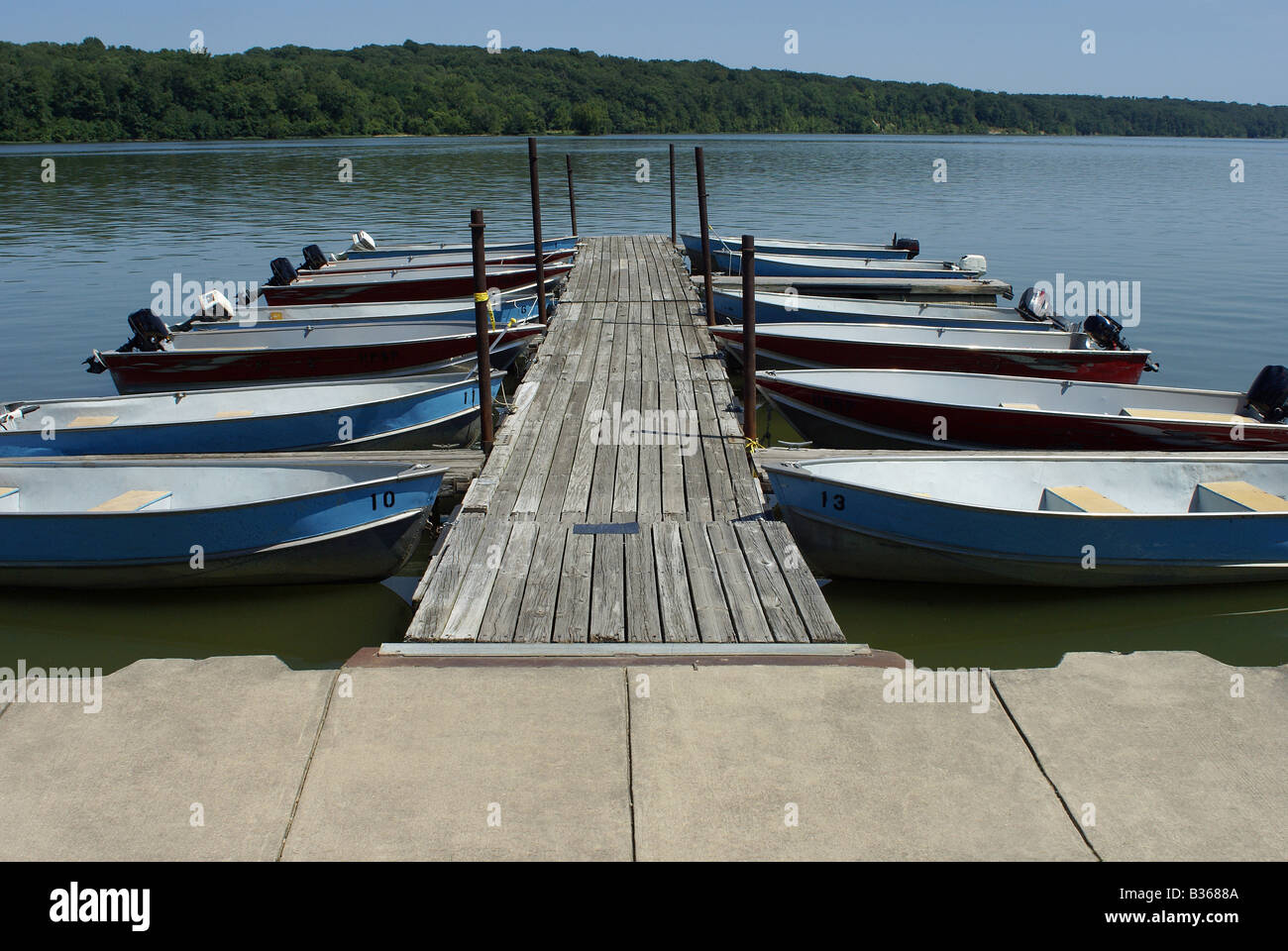 Row boats lake sunny hi-res stock photography and images - Alamy