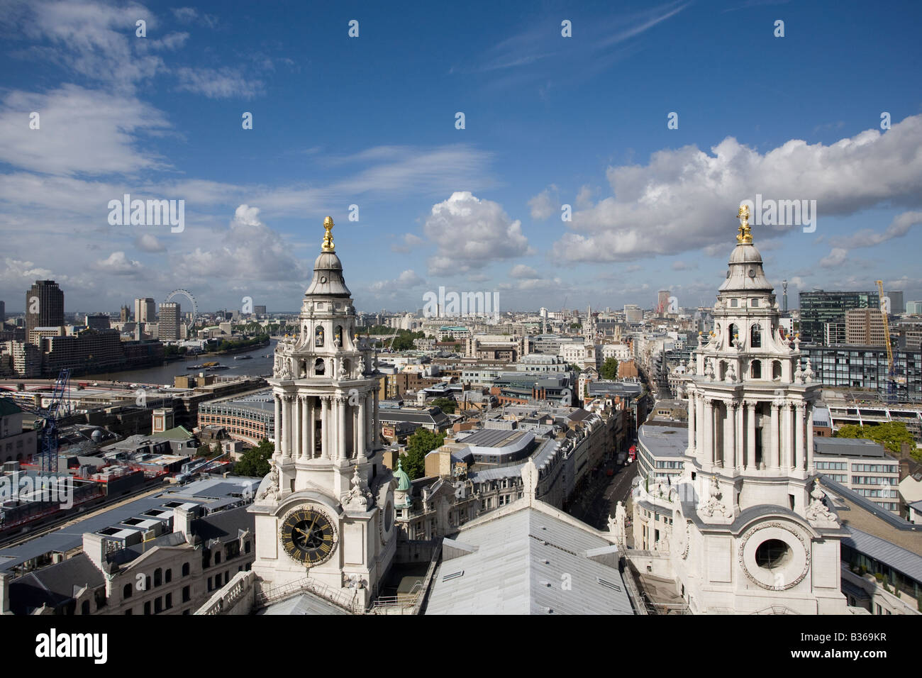 London city skyline looking west hi-res stock photography and images ...