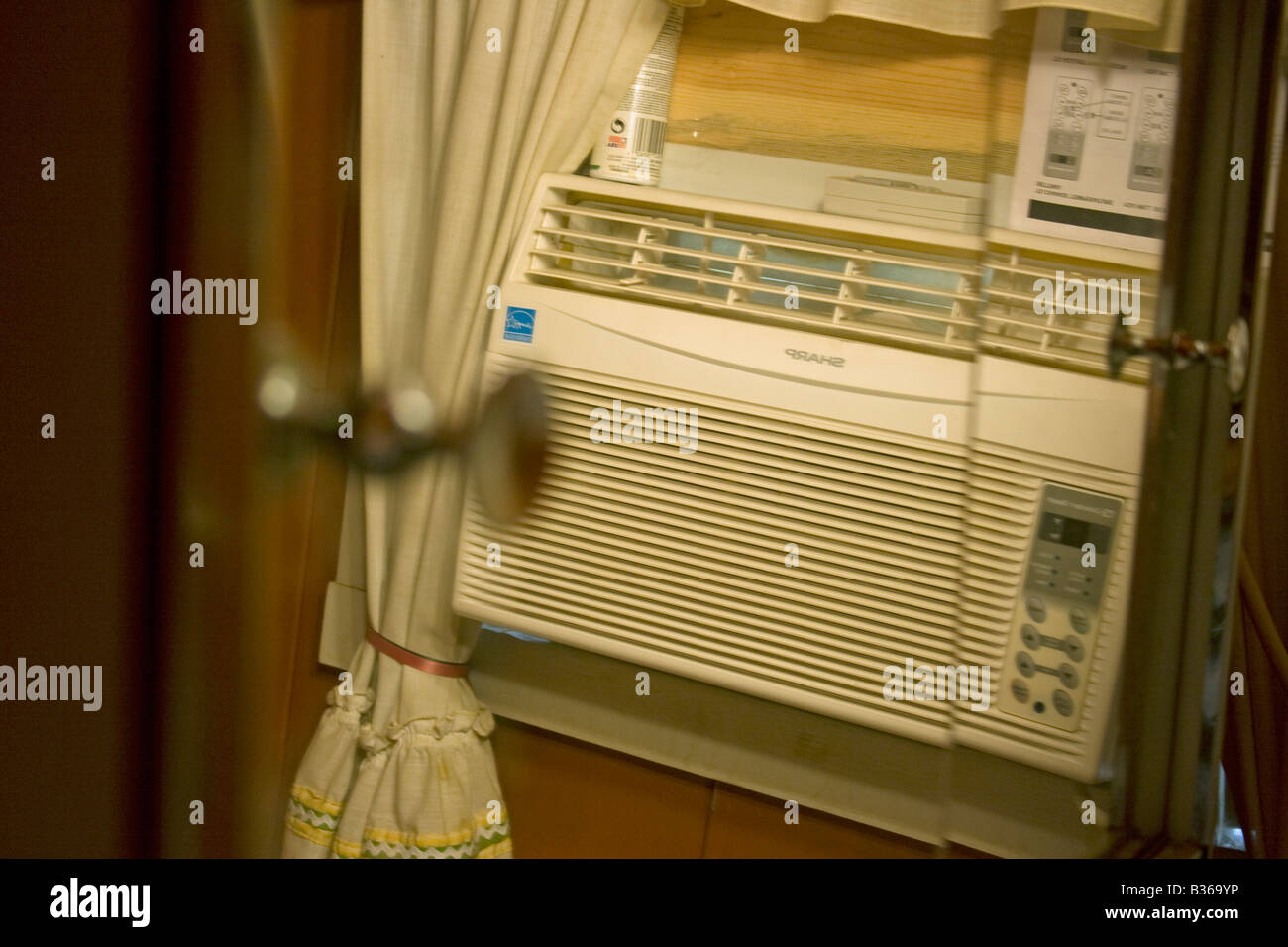 Reflection of air conditioner in bath cabinet mirror Stock Photo - Alamy