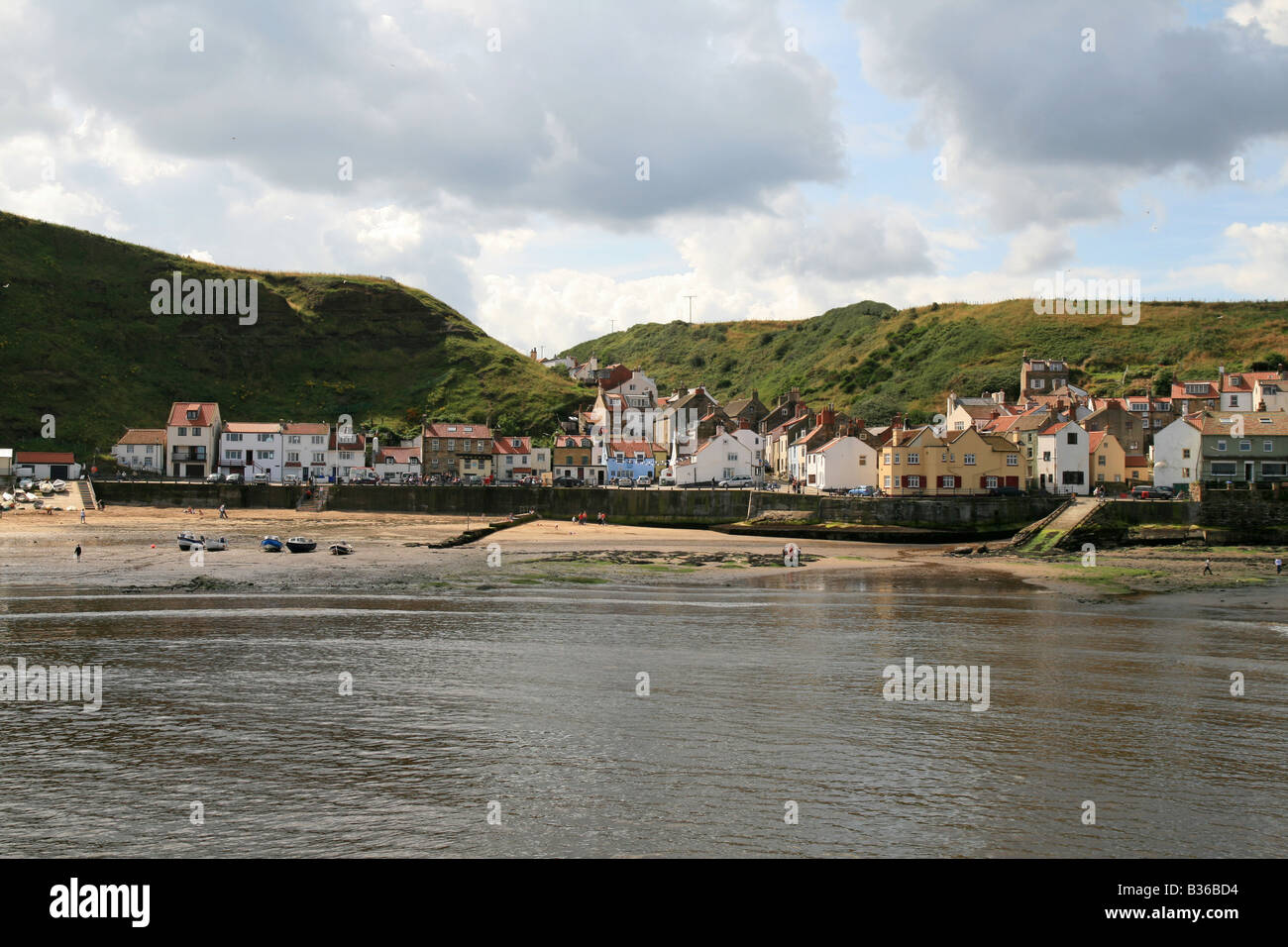 Staithes hi-res stock photography and images - Alamy
