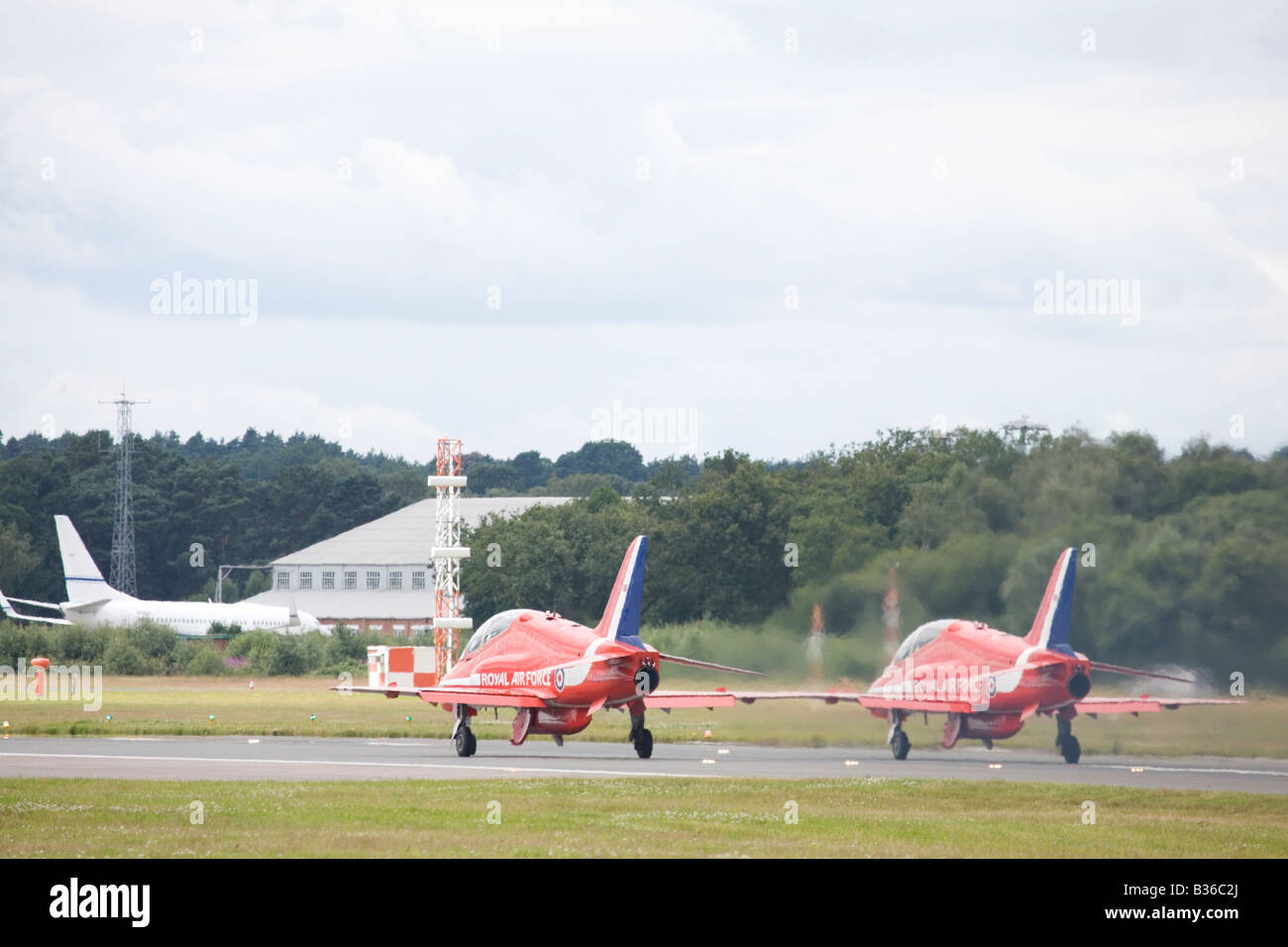 The Red Arrows at Farnborough International Airshow July 2008 Stock ...