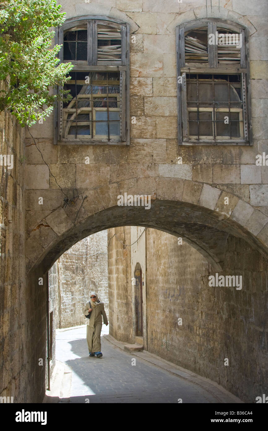 Young muslim woman syria hi-res stock photography and images - Alamy