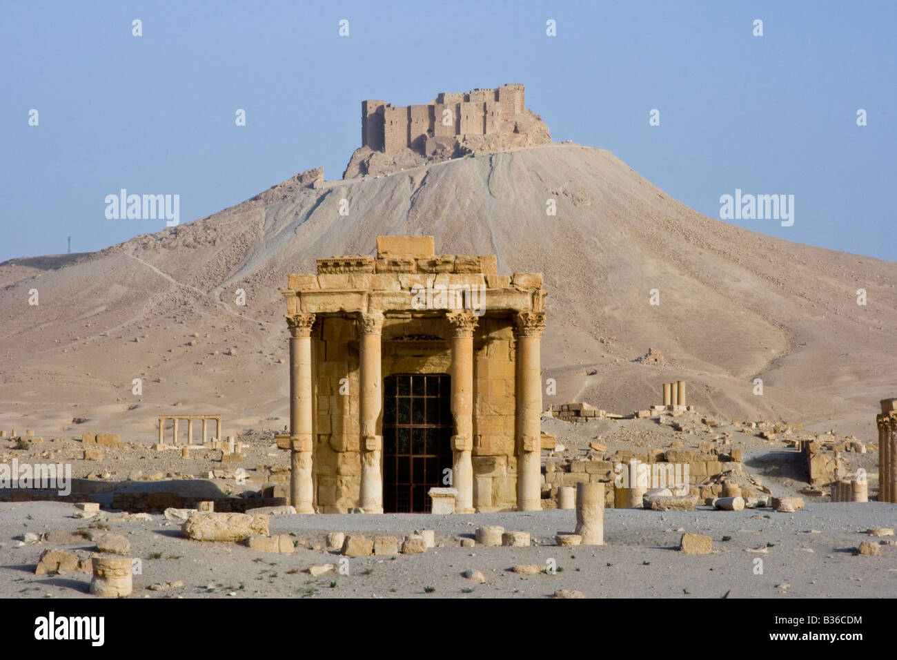 Roman Temple Ruins and Arab Castle Qalaat Ibn Maan in Palmyra Syria ...