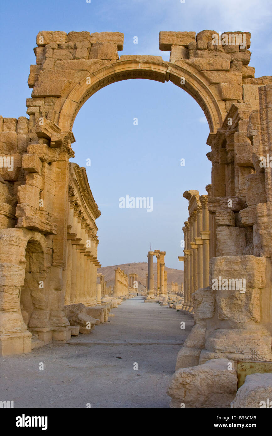 Monumental Arch in the Roman Ruins of Palmyra in Syria Stock Photo - Alamy