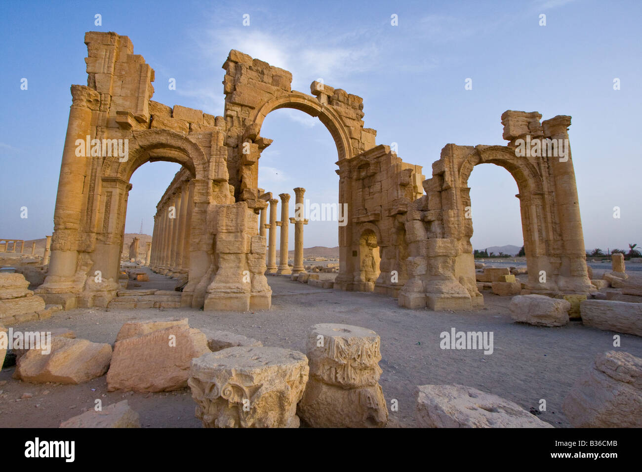 Monumental Arch in the Roman Ruins of Palmyra in Syria Stock Photo - Alamy