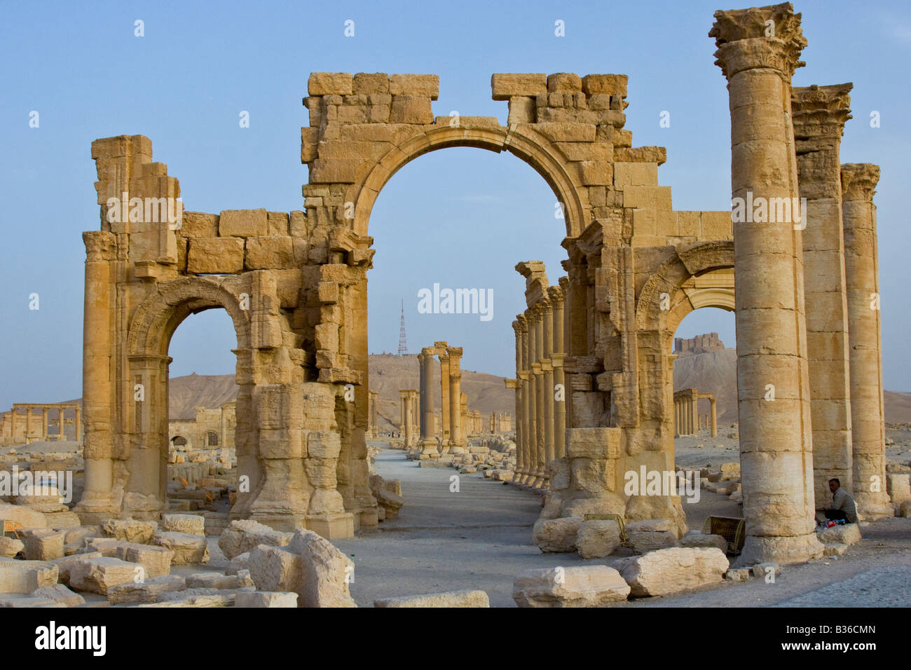 Monumental Arch in the Roman Ruins of Palmyra in Syria Stock Photo - Alamy