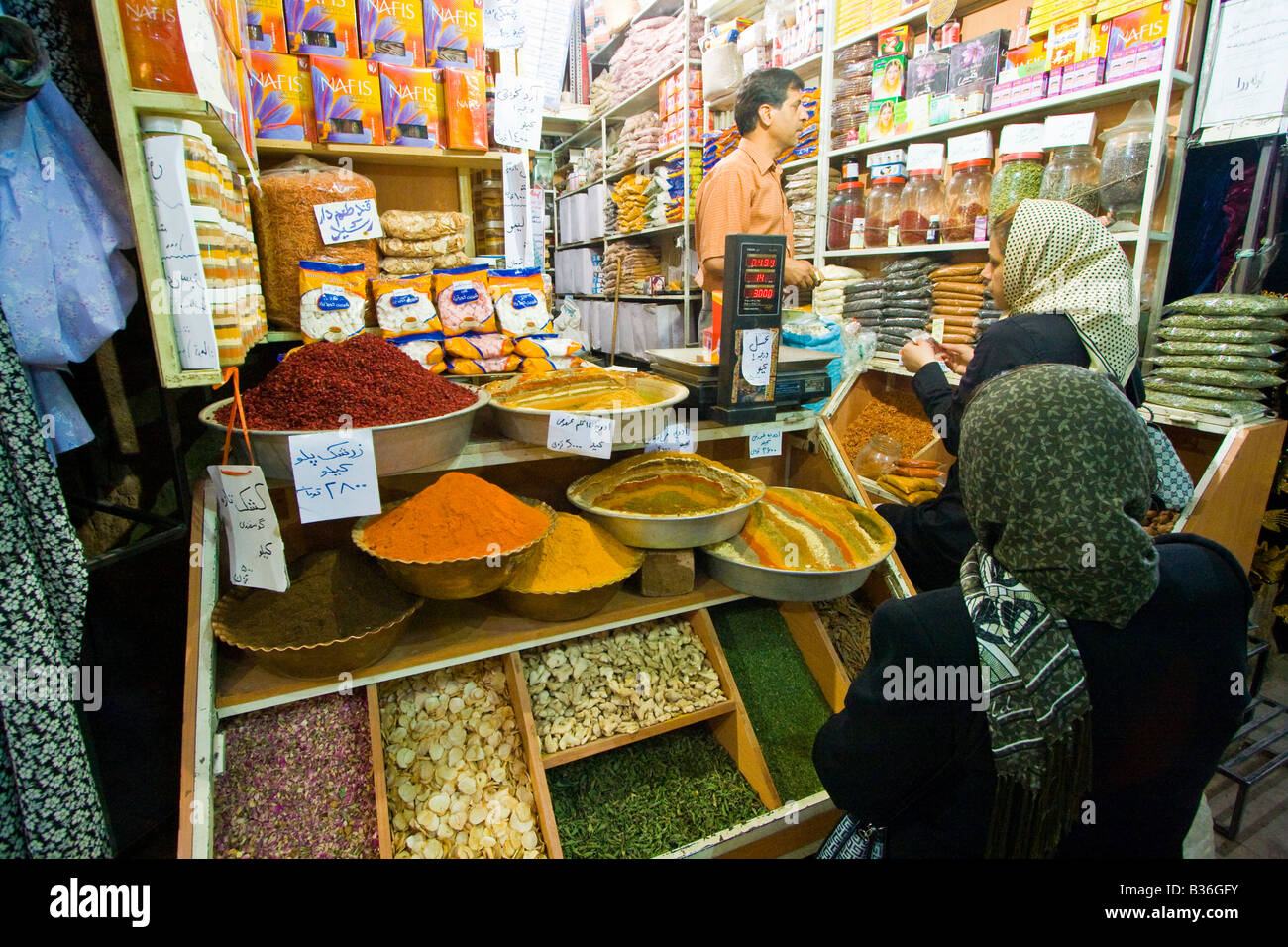 Women Shopping for Spices in Bazaar e Vakil in Shiraz Iran Stock Photo ...