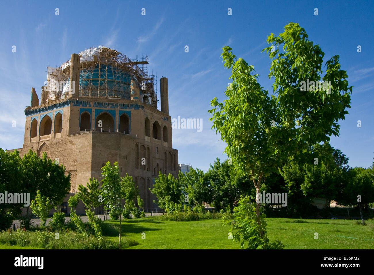 Oljeitu mausoleum in soltaniyeh iran hi-res stock photography and ...