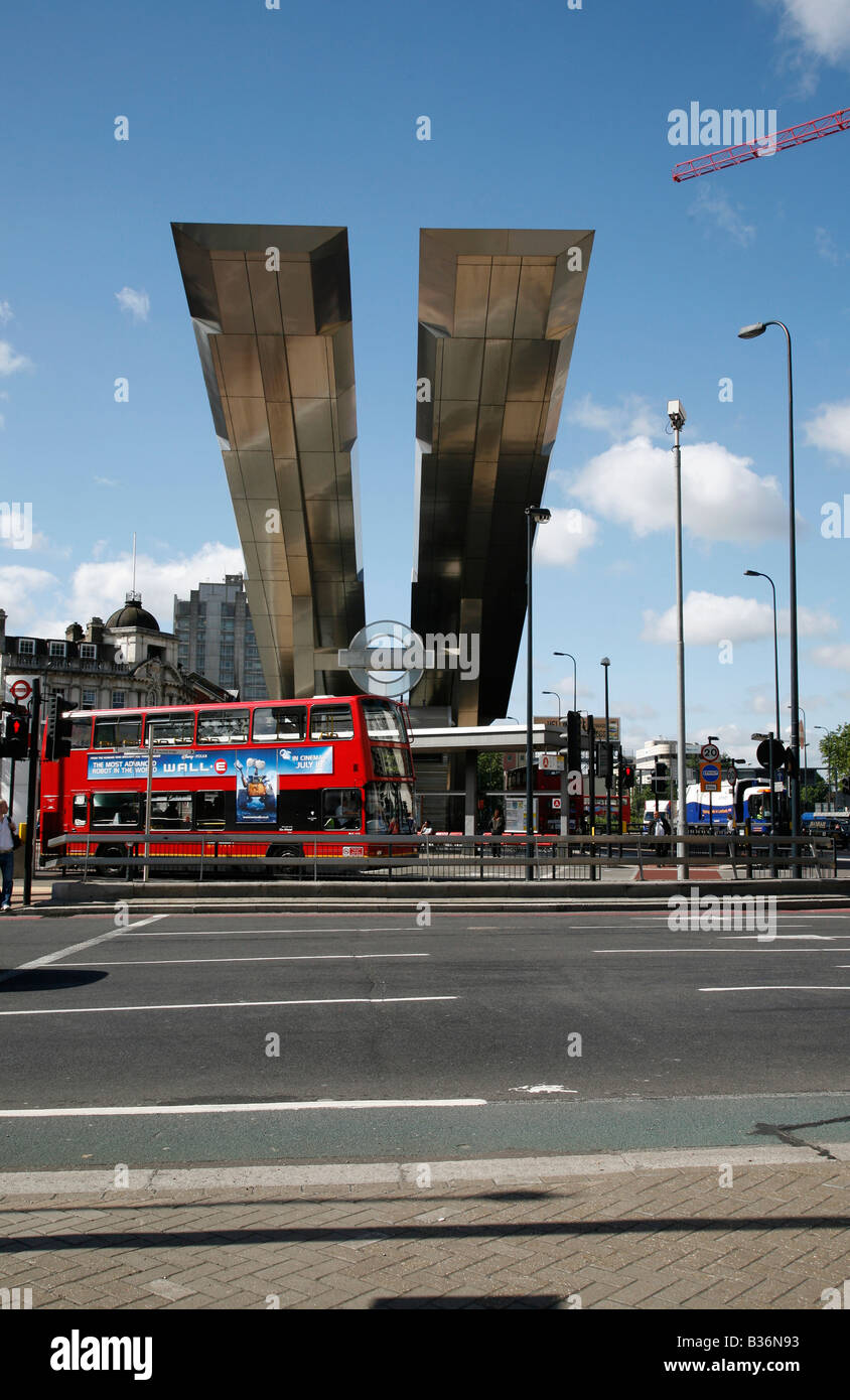 Vauxhall cross transport interchange vauxhall hi-res stock photography ...