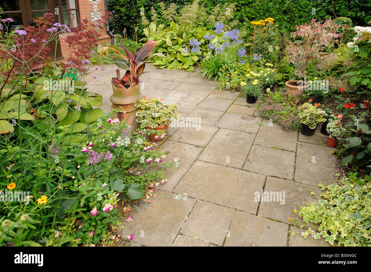 Concrete paving slabs hi-res stock photography and images - Alamy