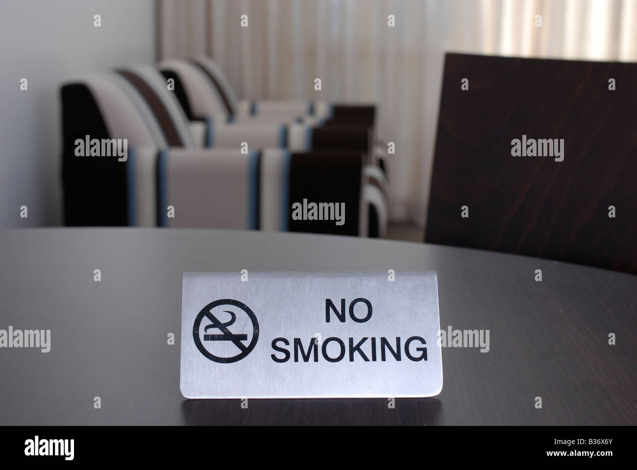 no smoking sign on table in a hotel room Stock Photo - Alamy