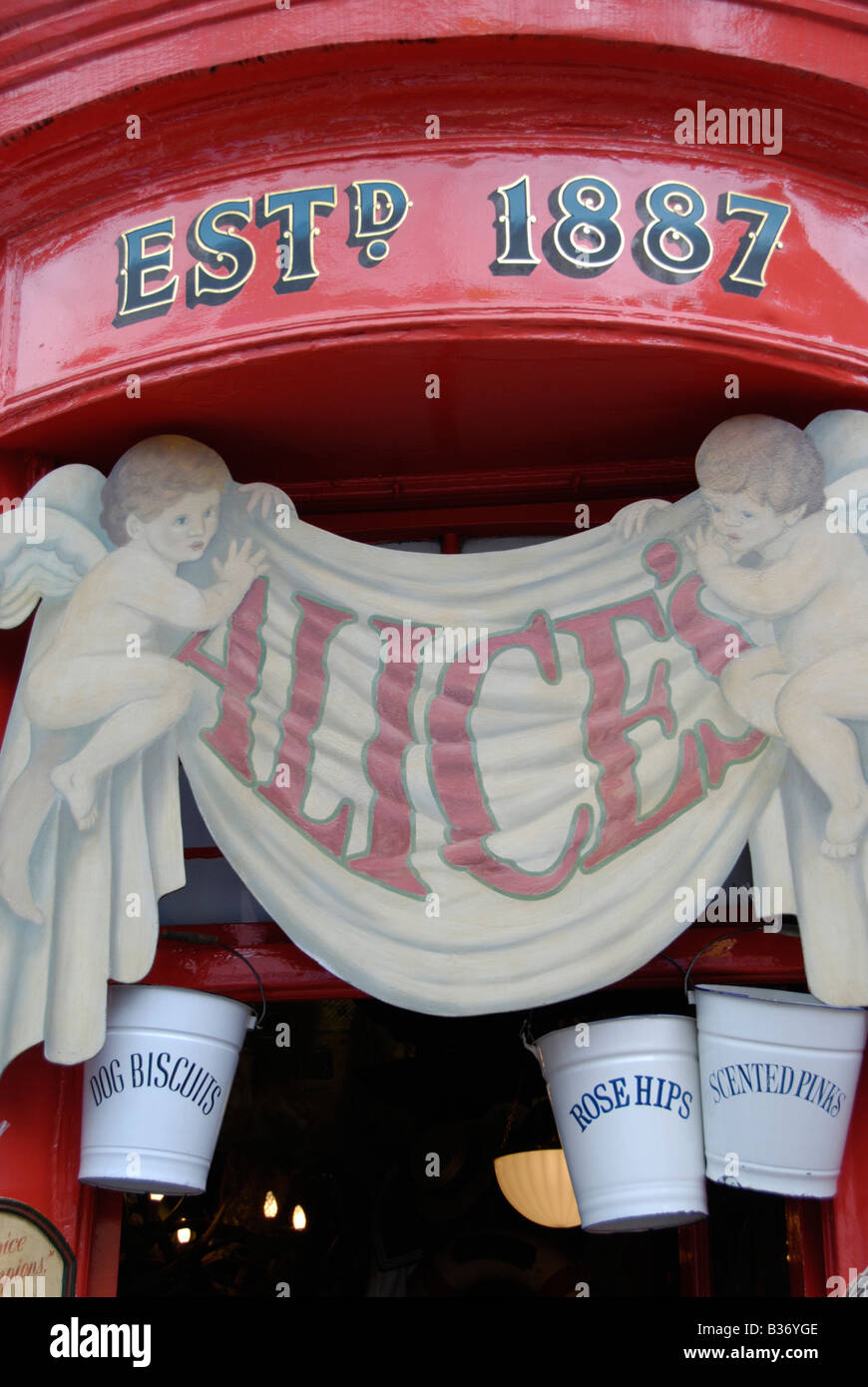 Alices antiques shop portobello road hi-res stock photography and ...