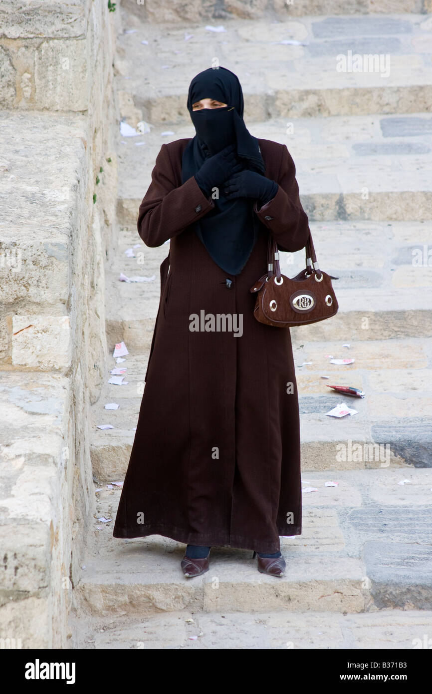 Islamic muslim woman burqa hi-res stock photography and images - Alamy