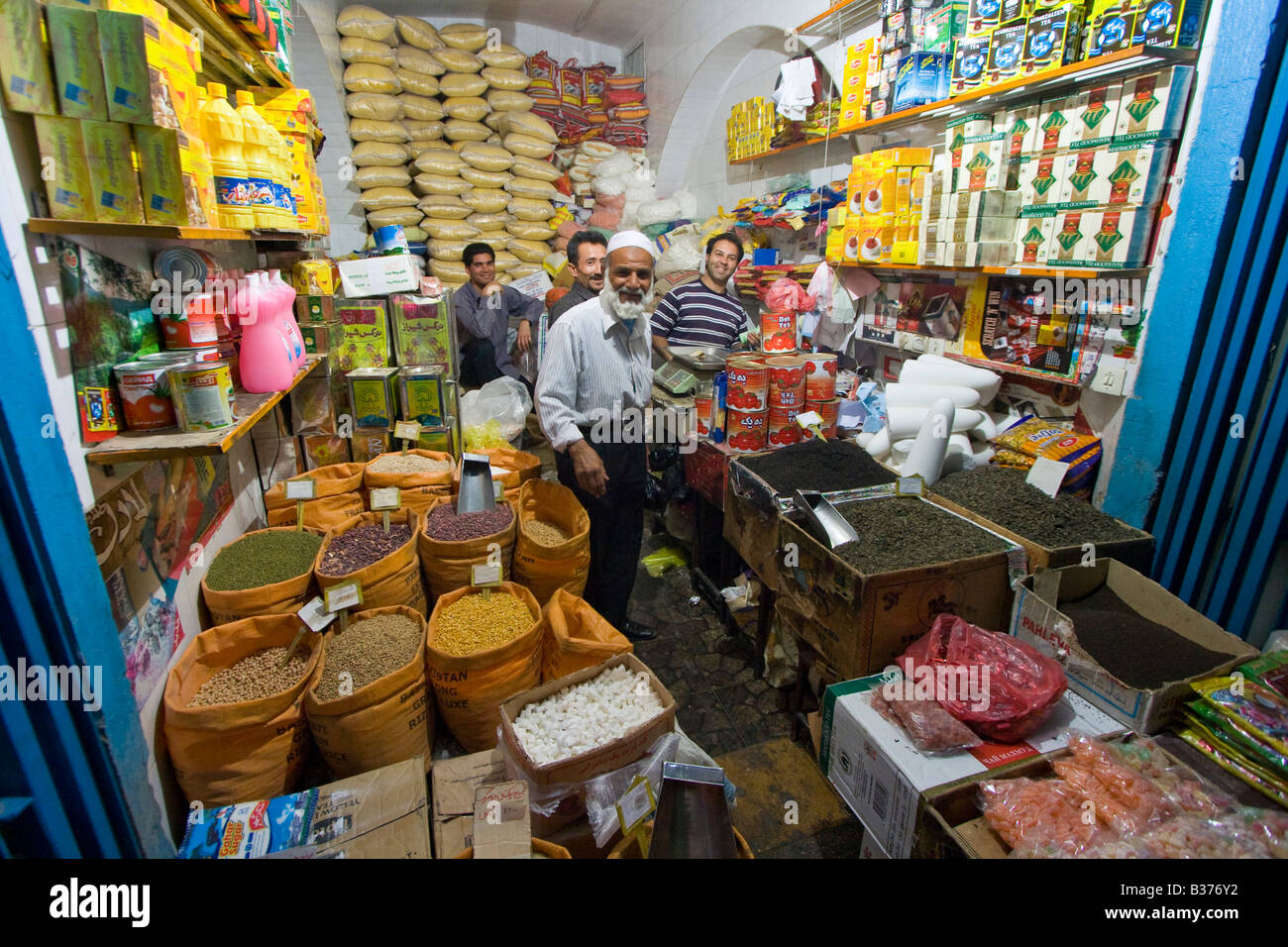 Dried goods shop hi-res stock photography and images - Alamy