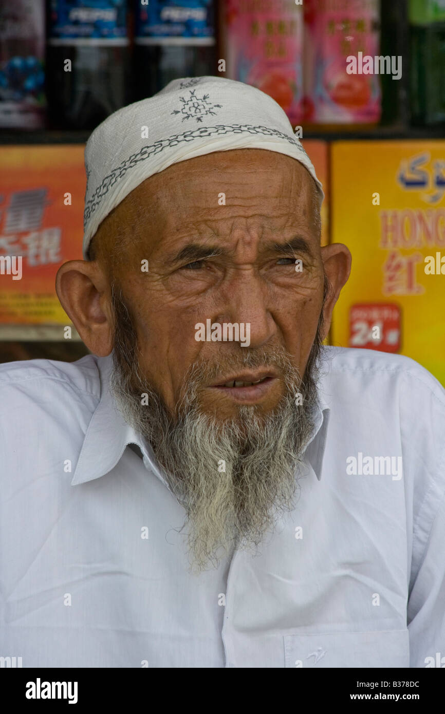 Portrait old uyghur man kashgar hi-res stock photography and images - Alamy