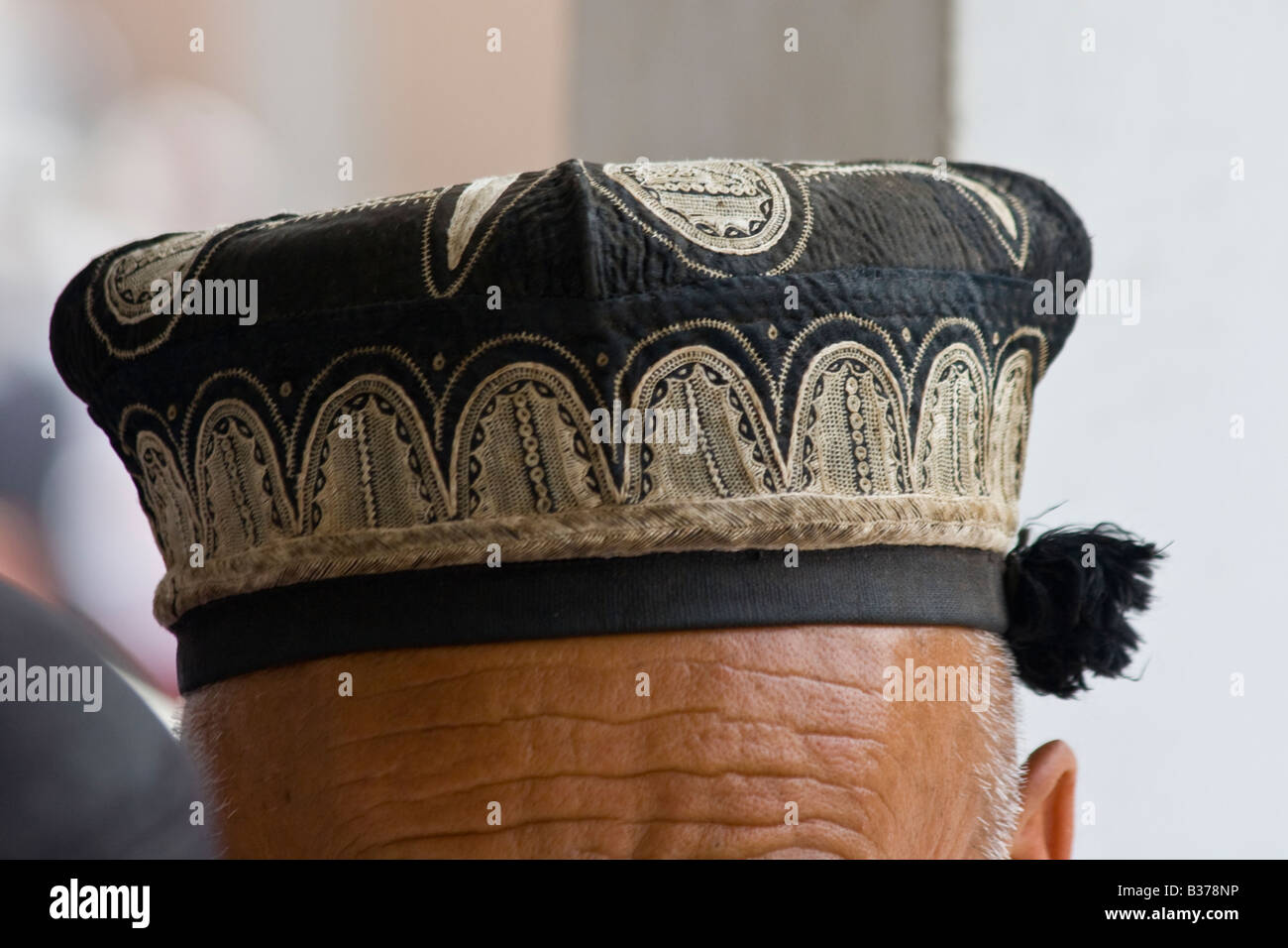 Uzbek hat hi-res stock photography and images - Alamy