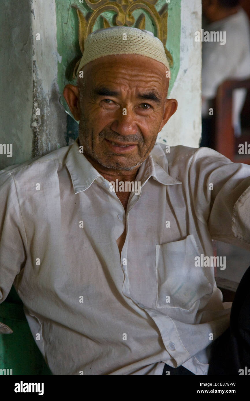 Portrait old uyghur man kashgar hi-res stock photography and images - Alamy