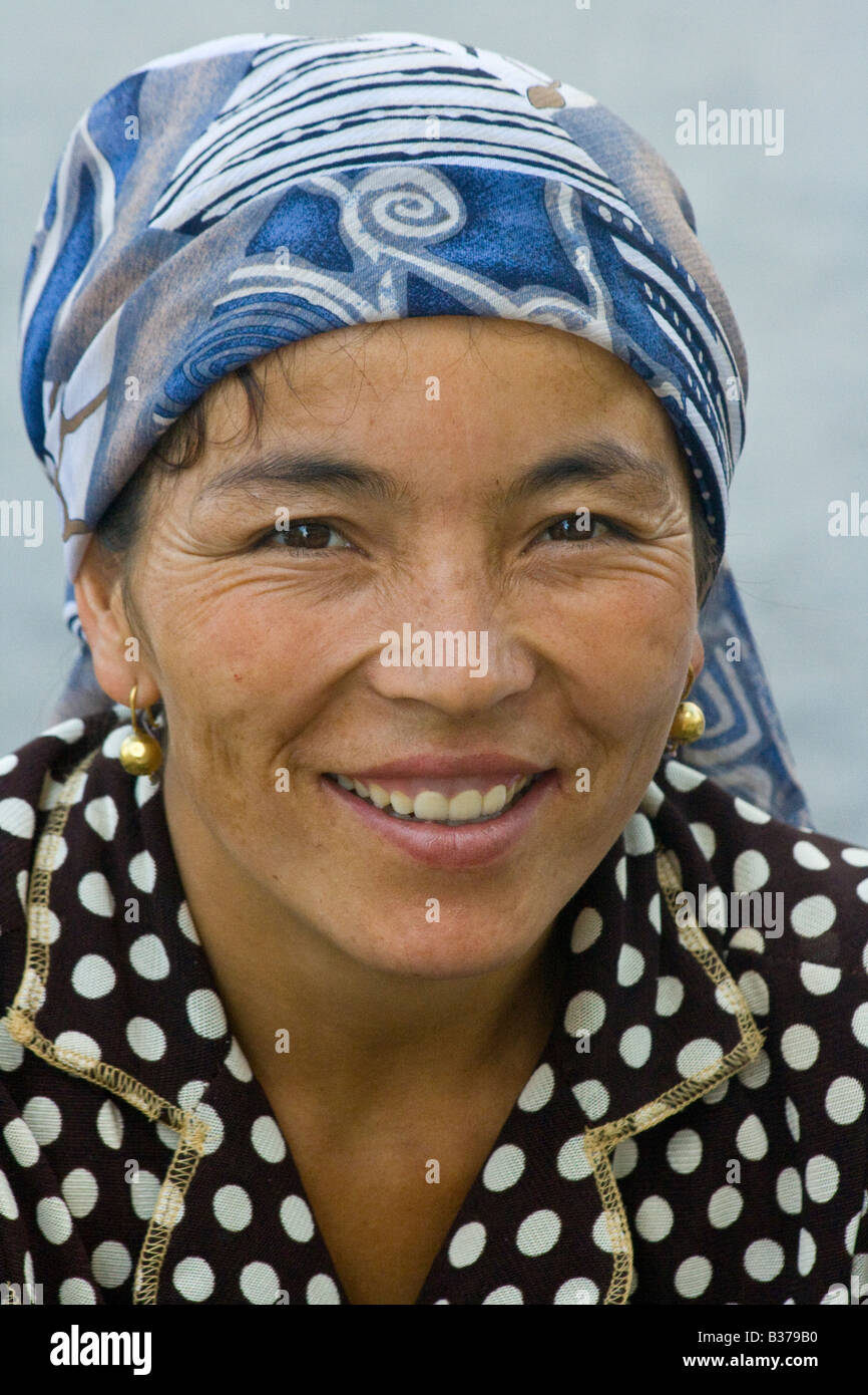 Kashgar uyghur xinjiang woman hi-res stock photography and images - Alamy