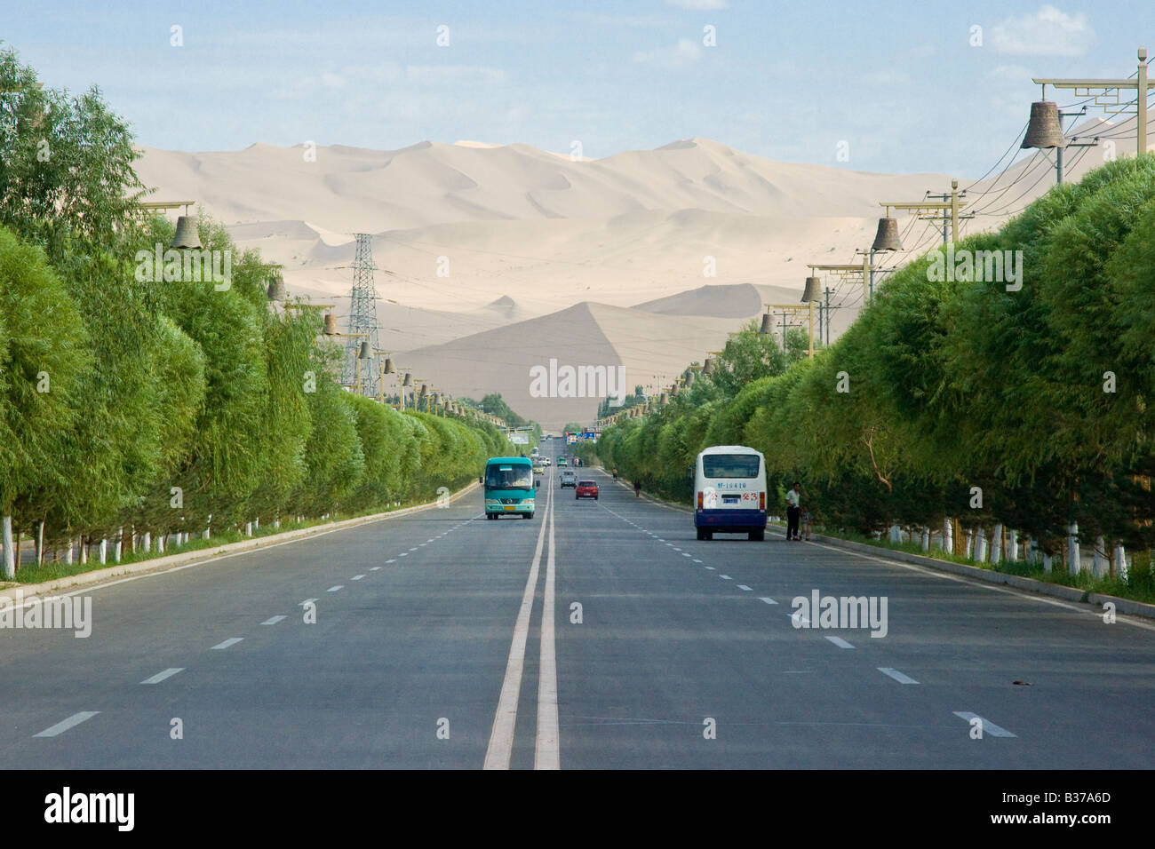 Singing Sands Mountain Sand Dunes in Dunhuang China Stock Photo - Alamy