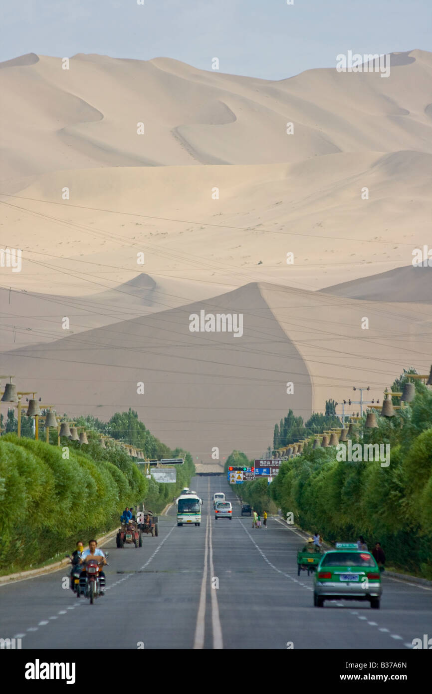 Singing Sands Mountain Sand Dunes in Dunhuang China Stock Photo - Alamy