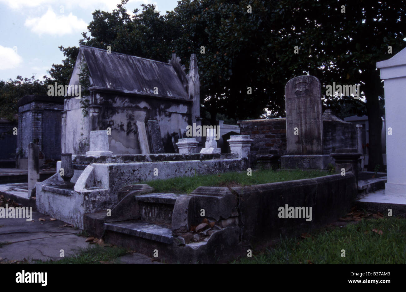 cemetary in new orleans with above ground crypts Stock Photo - Alamy