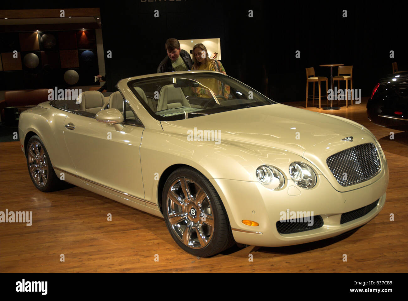 A curious couple check out a Bentley Continental GTC at the 2006 LA ...