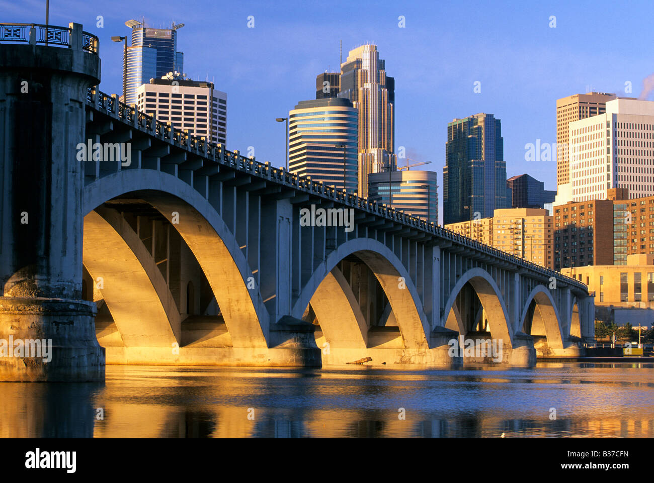 THIRD AVENUE BRIDGE OVER MISSISSIPPI RIVER AND SKYLINE OF MINNEAPOLIS ...