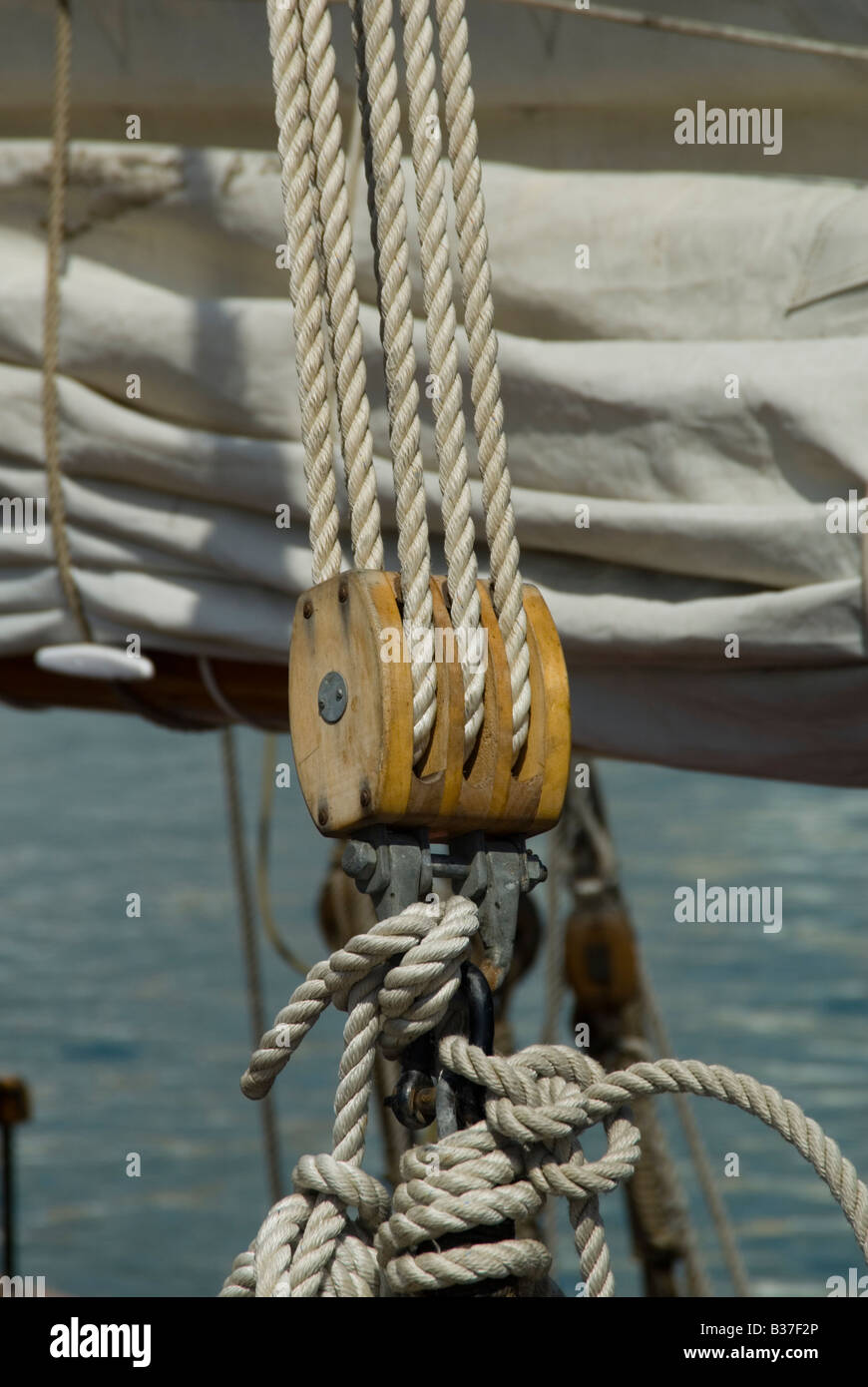 Detail view of a block and rope Stock Photo - Alamy